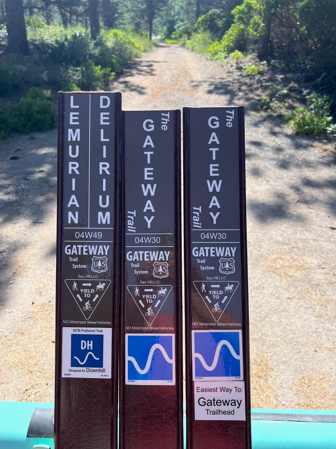 Another Sign Installation Day on Gateway – Mount Shasta Trail Association
